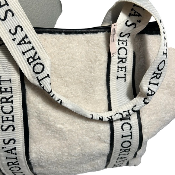 Victoria's Secret | Bags | Nwt Victoria Secret Fleece Large Tote Bag ...